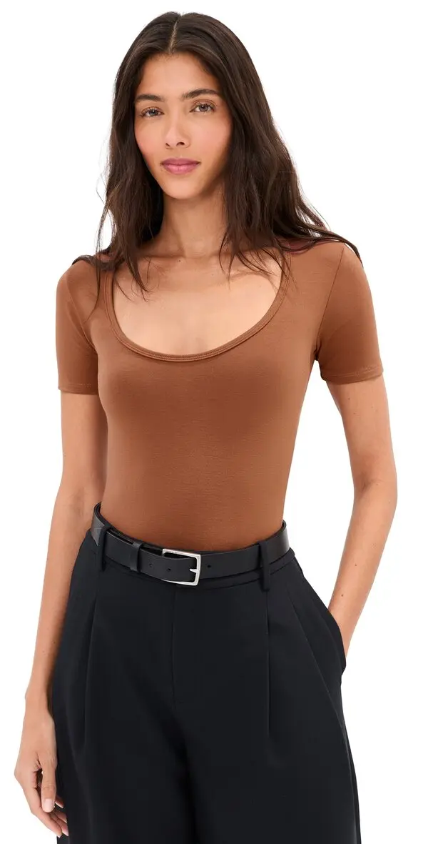 LE BOP Fonda Bodysuit With Scoop Neck And Short Sleeves - Toffee
