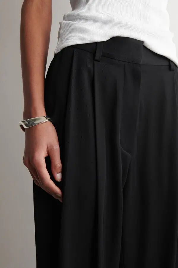 Cos Pleated Twill Balloon Pants - Black