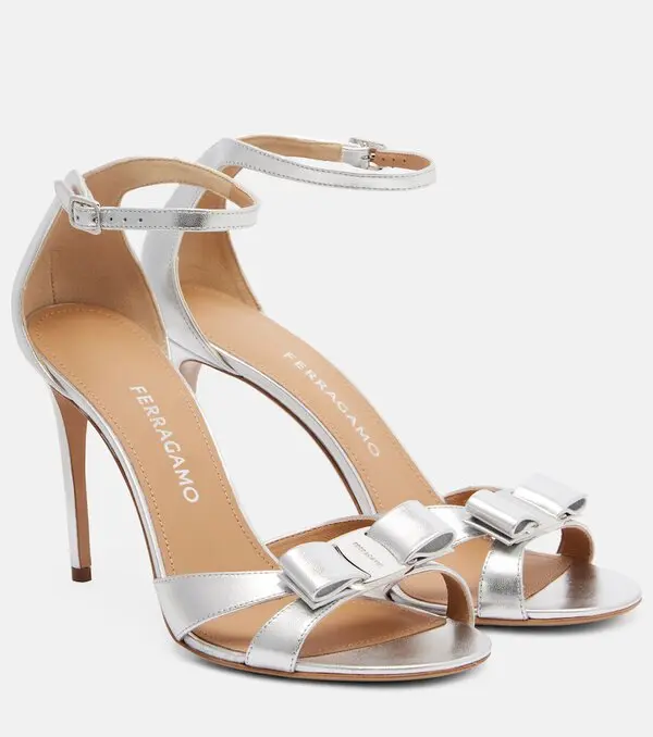 FERRAGAMO Bow Detail Metallic Leather Sandals - Silver
