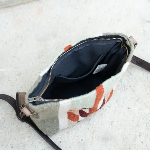 AMASOUK Tierra Verde Crossbody Bag