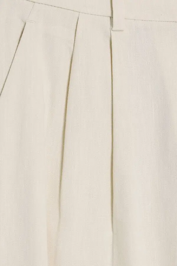 Theory Lynie Pleated Linen-blend Shorts - Ecru