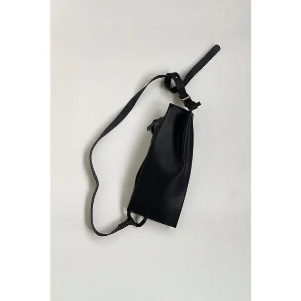 HARPER THE LABEL The Offset Sling Bag - Black