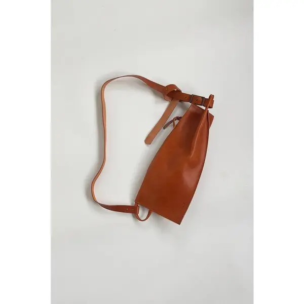 HARPER THE LABEL The Offset Sling Bag - Saddle