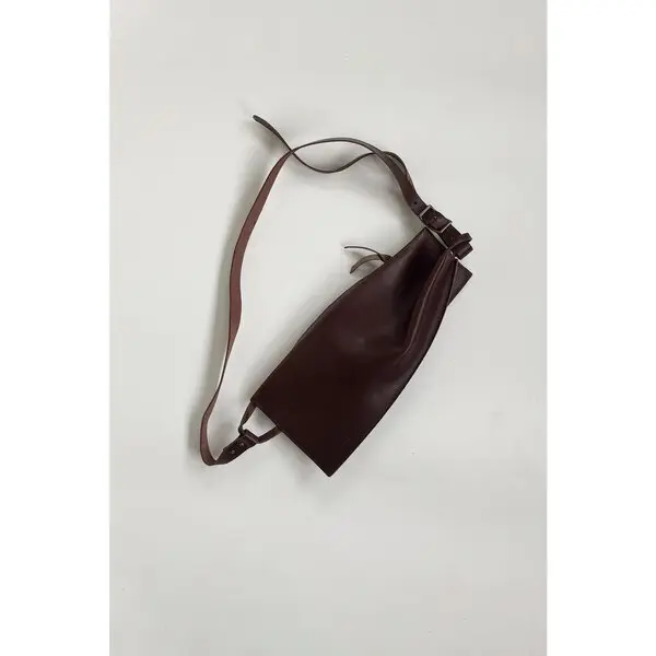 HARPER THE LABEL The Offset Sling Bag - Walnut