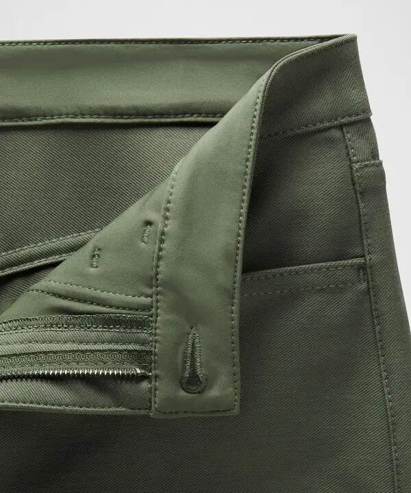 Lululemon Easyfive Mid-rise Short 4.5" Classic Fit