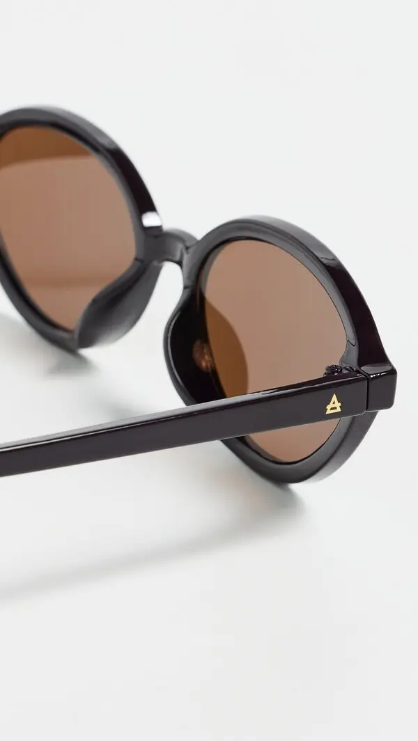 AIRE Pyxis Oval Sunglasses