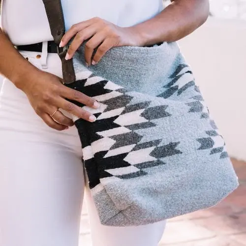 AMASOUK Leona Shoulder Bag