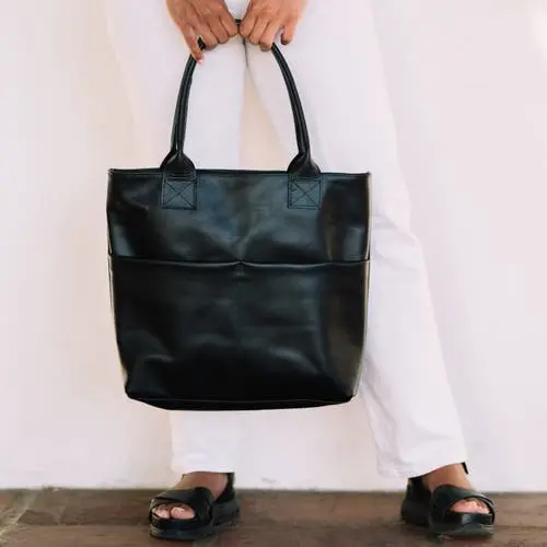 AMASOUK Classic Structured Leather Tote Bag
