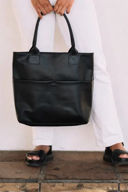 AMASOUK Classic Structured Leather Tote Bag