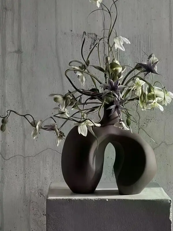 101 COPENHAGEN Small Ni Sculptural Vase