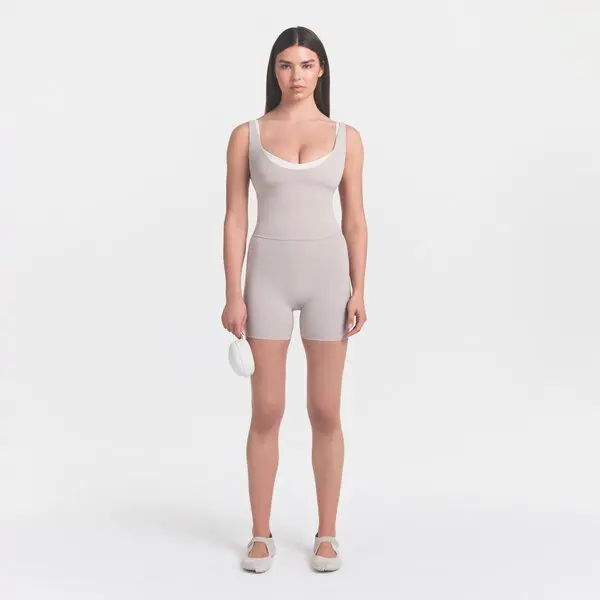 SKIMS 5" Biker Short - Linen