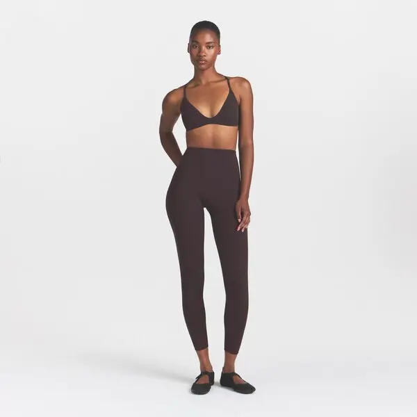 SKIMS 26" Legging | Deep Neutral | | Nike Studio Stretch - Dark Roast