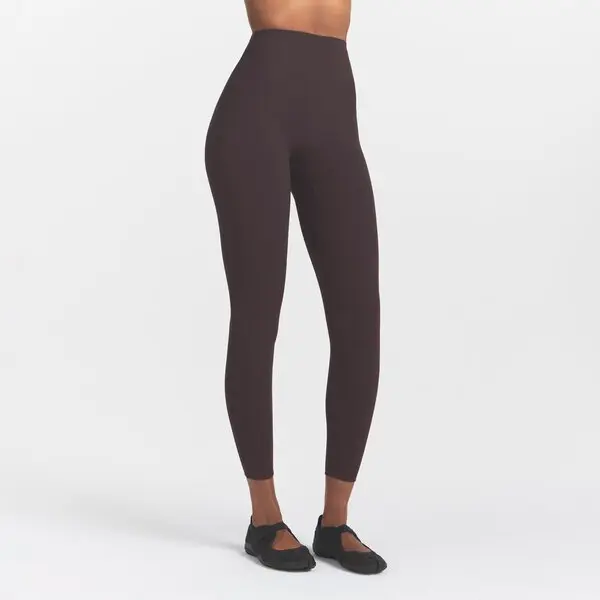 SKIMS 26" Legging | Deep Neutral | | Nike Studio Stretch - Dark Roast