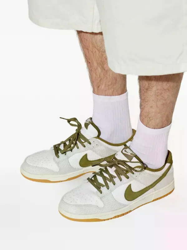 Nike Dunk Low Retro Sneakers