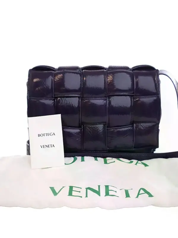 Bottega Veneta Patent Intrecciato Padded Cassette Crossbody Bag - Purple