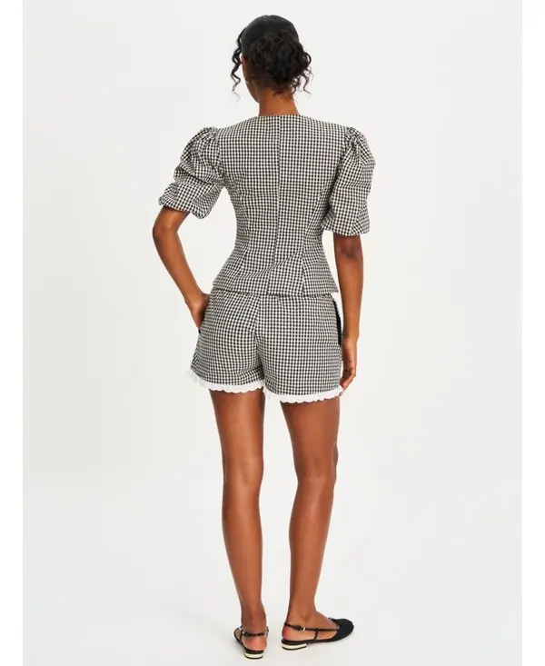 MISS CIRCLE NEW YORK Qutayla Gingham Lace Trim Shorts - Black