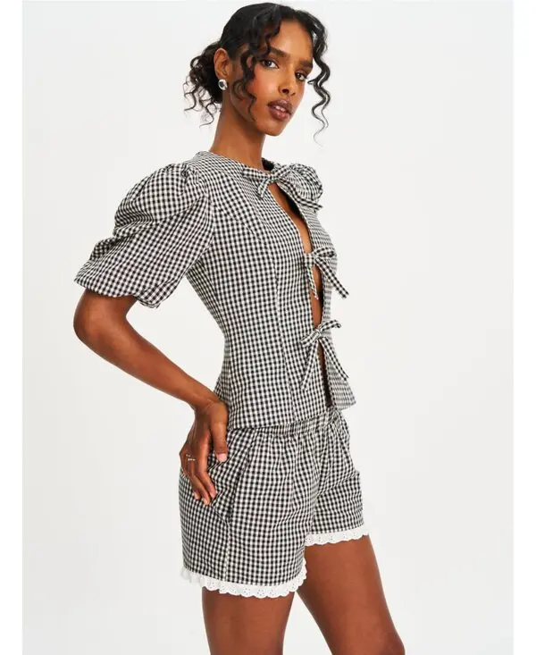 MISS CIRCLE NEW YORK Qutayla Gingham Lace Trim Shorts - Black