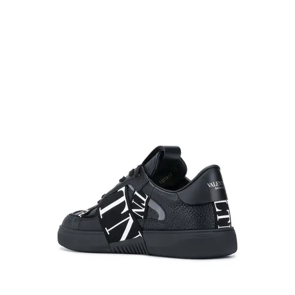 Valentino Garavani Vl7n Round Toe Low-top Sneakers