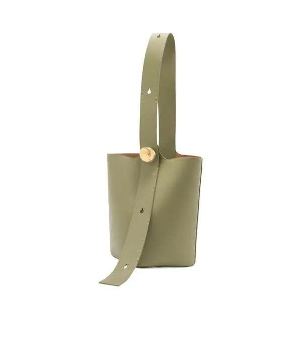 Loewe Medium Pebble Bucket In Mellow Calfskin - Eucalyptus Green