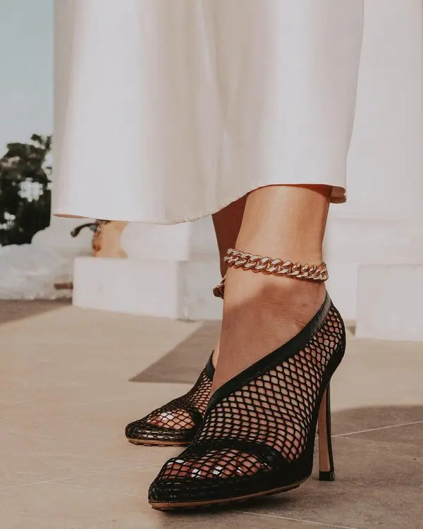 Bottega Veneta Mesh Overlay Pumps With Chain Detail - Black