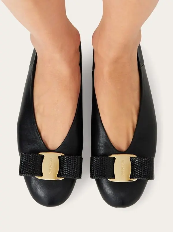 FERRAGAMO Round Toe Bow Detailed Ballet Flats - Black