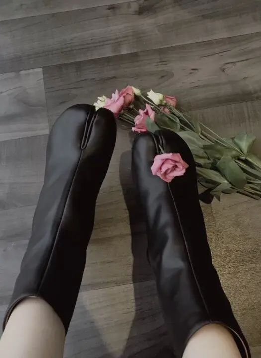 MAISON MARGIELA Tabi Ankle Boots - Black