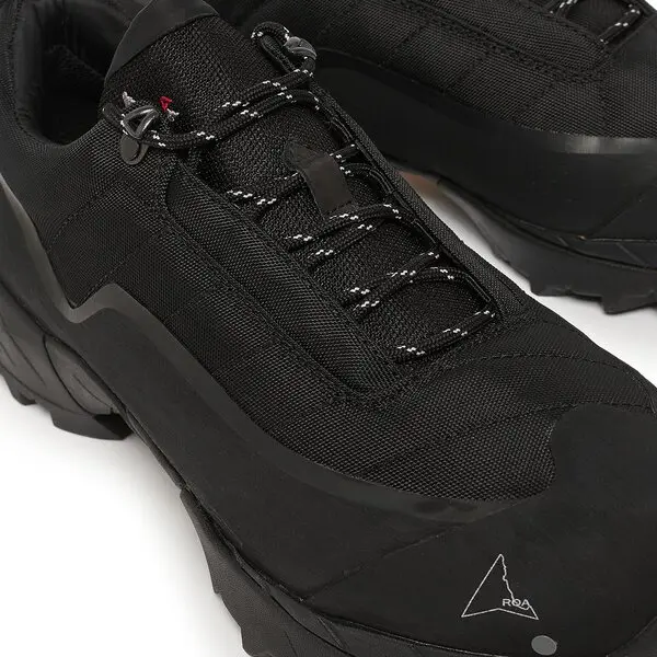ROA Quilted Round-toe Low-top Sneakers