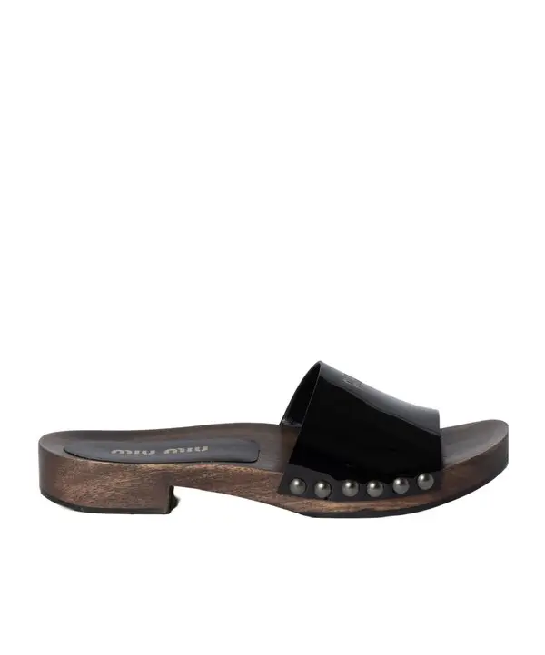 Miu Miu Patent Leather Clogs With Embossed Logo - Black