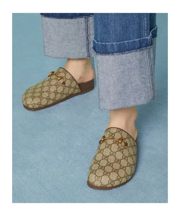Gucci Monogrammed Gancini Plaque Slides - Nude