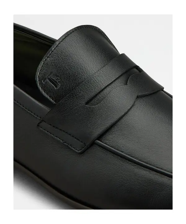 TOD'S Round Toe Slip-on Loafers
