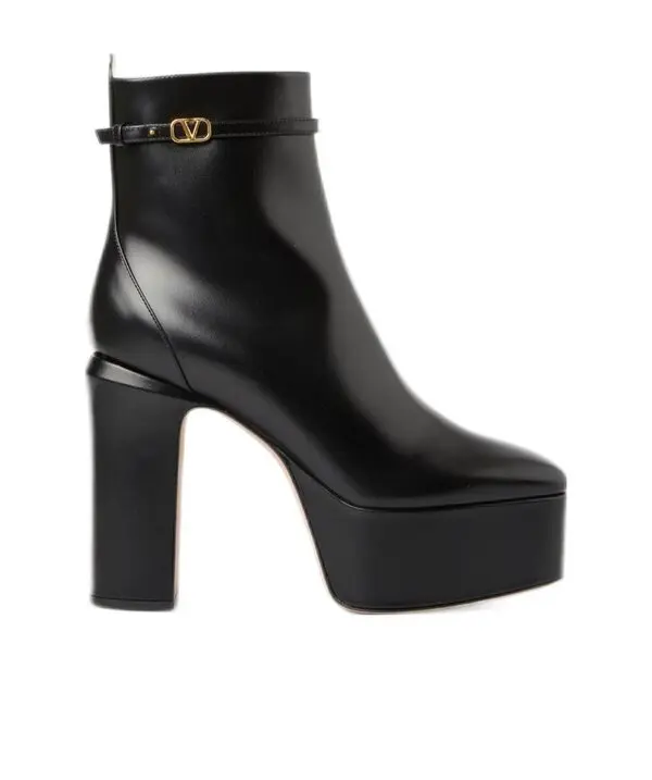 Valentino Garavani Logo Plaque Round Toe Platform Boots