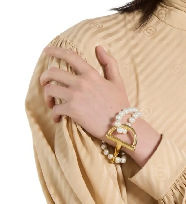 Gucci Stirrup Pearl Necklace