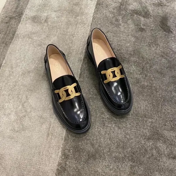 TOD'S Chain-linked Loafers
