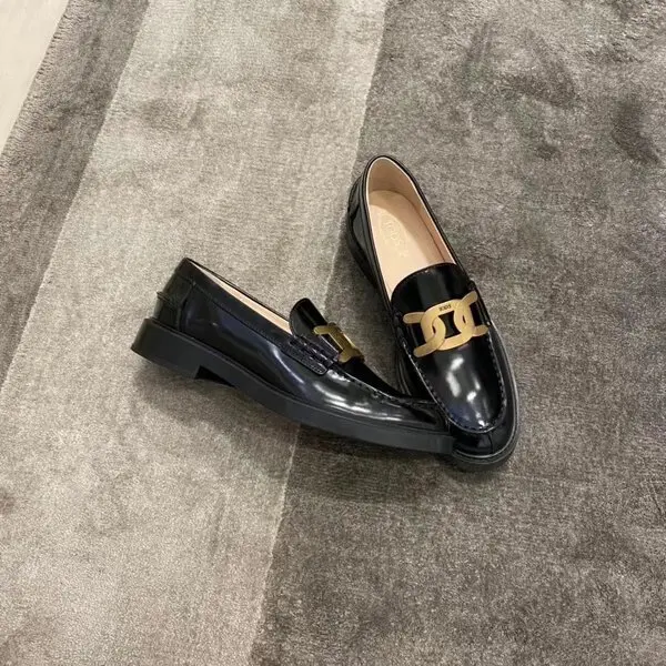 TOD'S Chain-linked Loafers