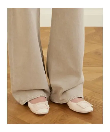 ROGER VIVIER Logo Embossed Ballerina Flats - Cream