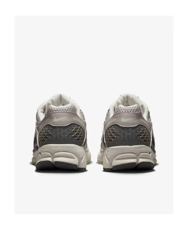 Nike Vomero 5 Athletic Sneakers - Gray