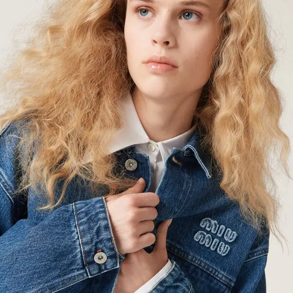 Miu Miu Cropped Denim Jacket With Embroidered Logo - Blue