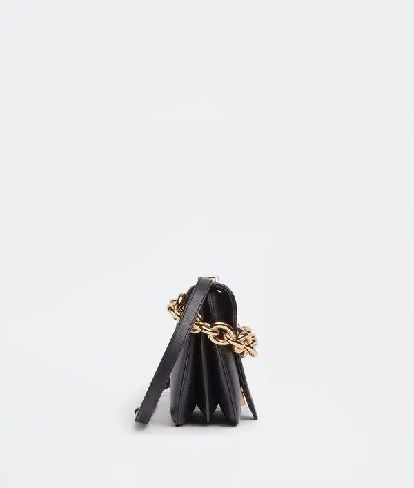 Bottega Veneta Small Leather Shoulder Bag With Chain Detail - Black