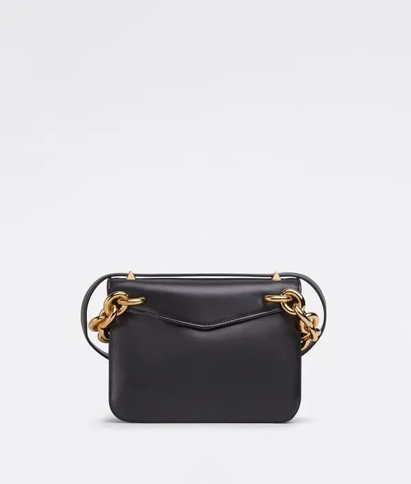 Bottega Veneta Small Leather Shoulder Bag With Chain Detail - Black