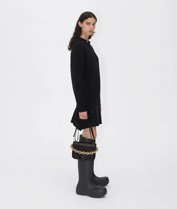 Bottega Veneta Small Leather Shoulder Bag With Chain Detail - Black