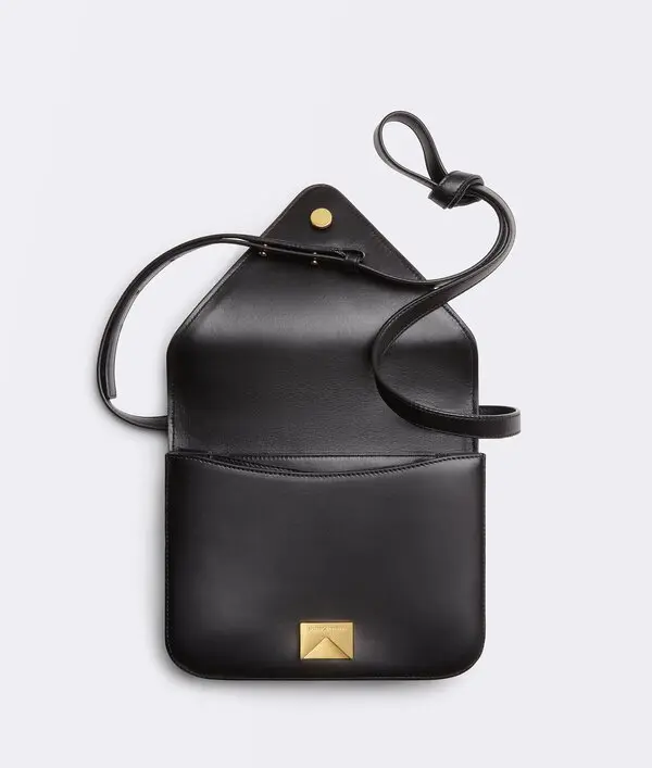 Bottega Veneta Small Leather Shoulder Bag With Chain Detail - Black