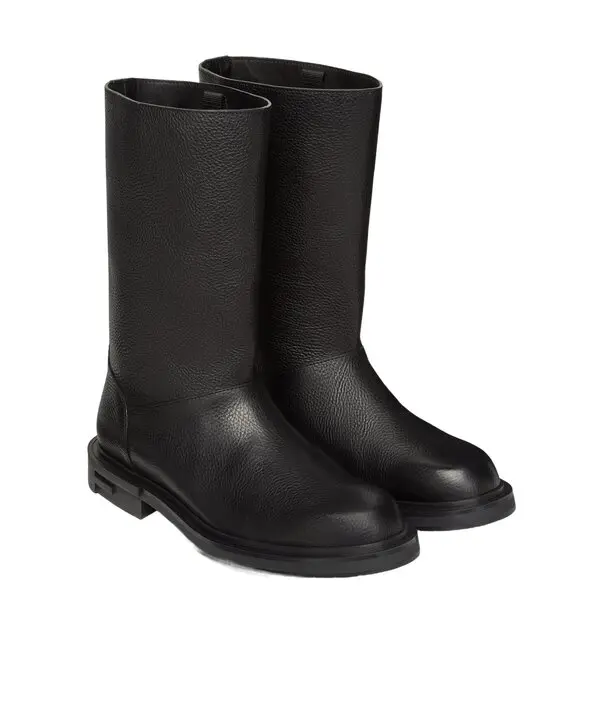 Fendi Calfskin Frame Boots - Black