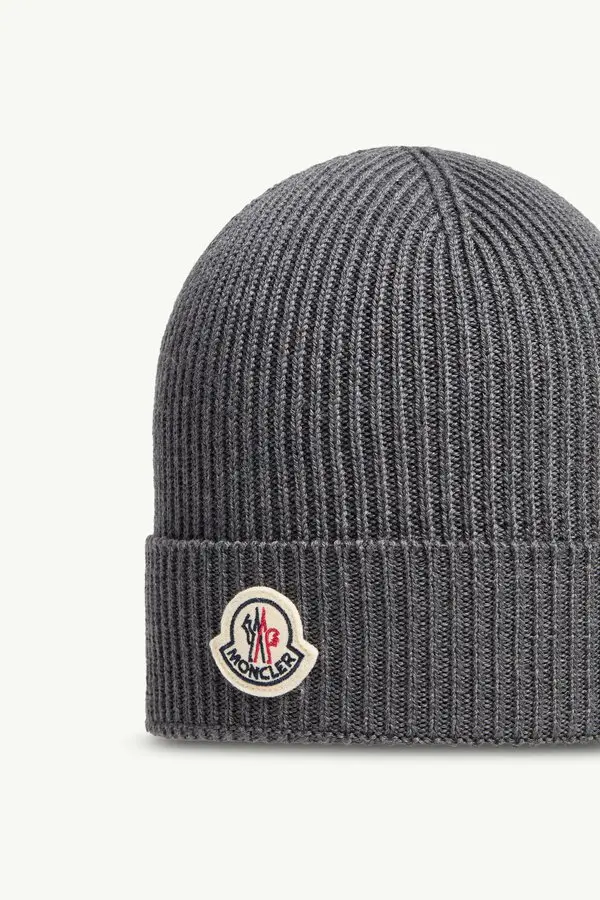 Moncler Logo Patch Ribbed Beanie - Dark Grey