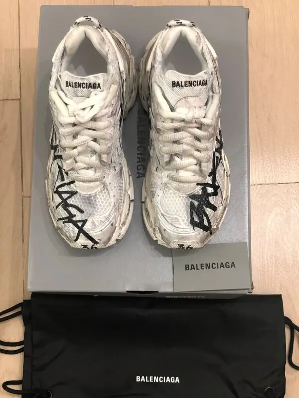 Balenciaga Runner Lace-up Sneakers With Side Logo Print - White/black
