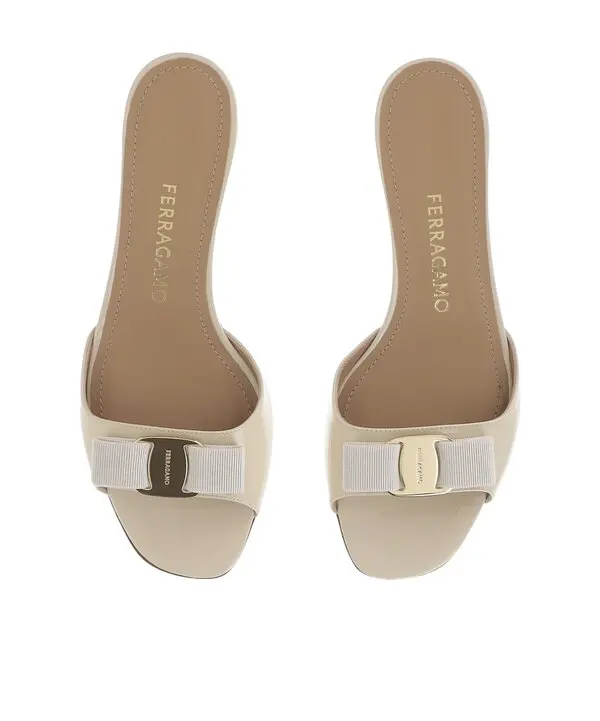 FERRAGAMO 30mm Vara Bow Slides - Amaretti