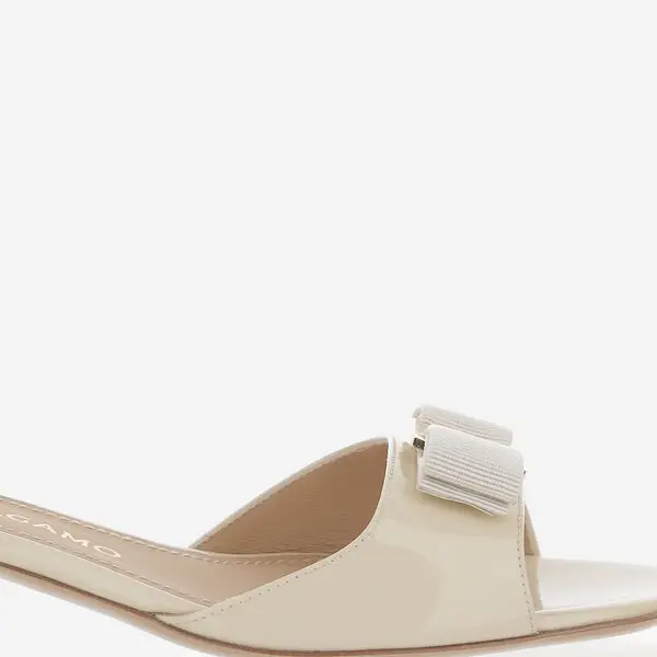 FERRAGAMO 30mm Vara Bow Slides - Amaretti