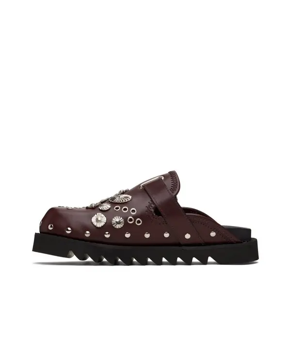TOGA VIRILIS Eyelet Metal Sabot Mules - Wine Red