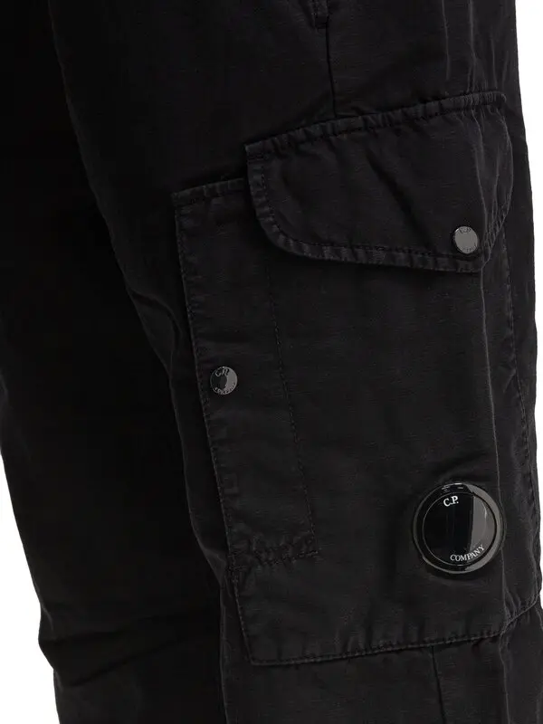 C.P. COMPANY Cargo Pants With Lens Detail - Black