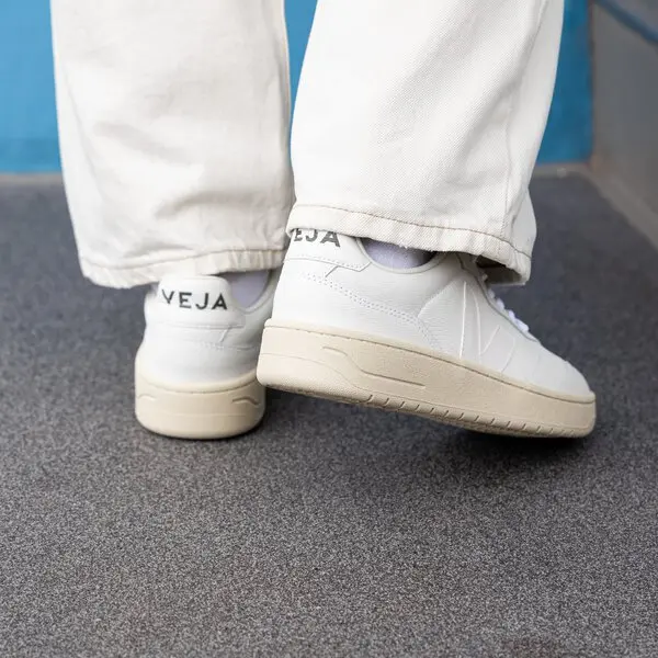 VEJA V-90 Lace-up Sneakers - White