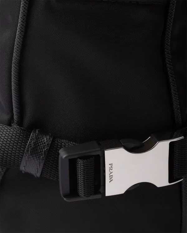 Prada Logo Plaque Zipped Messenger Bag - Black